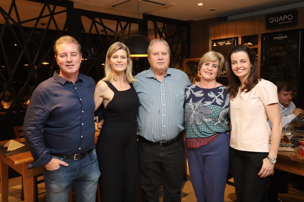 Nei César Manica, da Cotrijal, juntamente com alguns de seus familiares ...