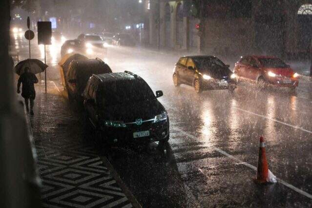 Defesa Civil alerta para chuvas intensas na madrugada de sábado para ...